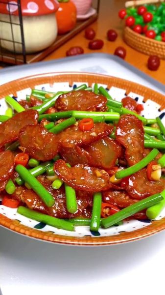 蒜苔炒腊肠怎么做_蒜苔炒腊肠的家常做法-第2张图片-山城妙识