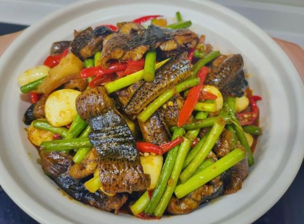 爆炒黄鳝怎么做好吃_爆炒黄鳝去腥窍门-第1张图片-山城妙识