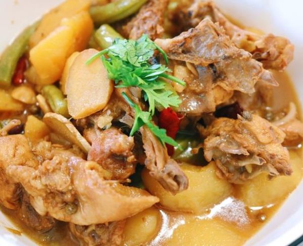 清炖鸡骨架怎么炖好喝_清炖鸡骨架汤的家常做法-第3张图片-山城妙识