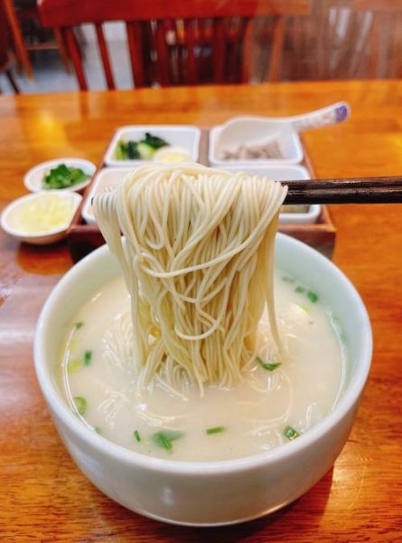 鱼汤面条怎么做好吃_鱼汤面条的汤怎么熬白-第1张图片-山城妙识