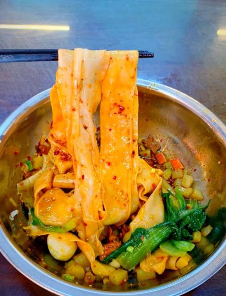 蓝田裤带面怎么做_蓝田裤带面哪家好吃-第1张图片-山城妙识