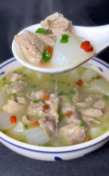 白萝卜炖羊肉汤的禁忌_哪些人不能吃-第2张图片-山城妙识 白萝卜炖羊肉汤的禁忌_哪些人不能吃-第2张图片-山城妙识