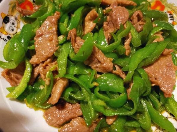 青椒炒肉丝怎么炒嫩又好吃_肉丝不柴的秘诀-第3张图片-山城妙识