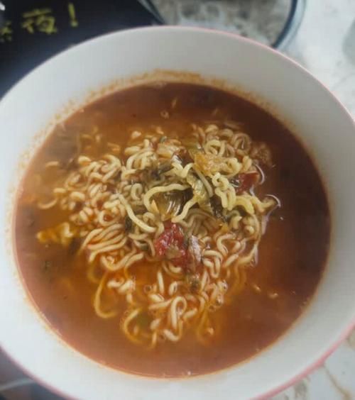 老坛酸菜牛肉面一箱多少钱_一箱多少袋-第3张图片-山城妙识