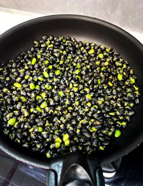 黑豆泡醋生发多久见效_黑豆泡醋生发正确做法-第1张图片-山城妙识 黑豆泡醋生发多久见效_黑豆泡醋生发正确做法-第1张图片-山城妙识