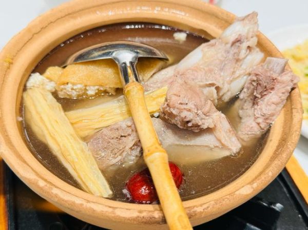 猪骨汤补气补血的做法_猪骨汤怎么做最补气血-第3张图片-山城妙识