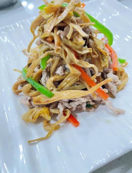 新鲜黄花菜炒肉怎么做_黄花菜炒肉要焯水吗-第2张图片-山城妙识 新鲜黄花菜炒肉怎么做_黄花菜炒肉要焯水吗-第2张图片-山城妙识