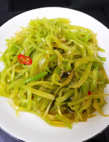 凉拌爽口莴笋丝怎么做_莴笋丝焯水还是不焯水-第1张图片-山城妙识