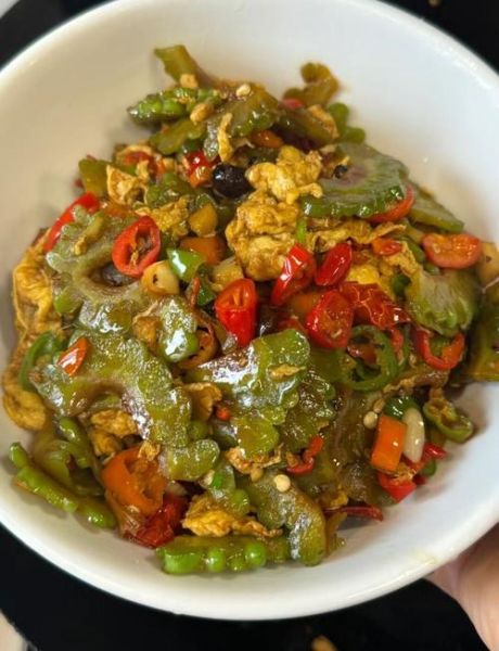 苦瓜炒鸡蛋怎么做不苦又好吃_苦瓜去苦技巧-第1张图片-山城妙识