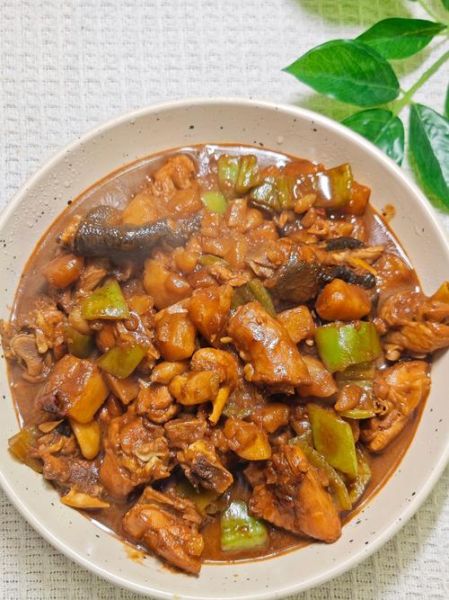 土豆焖鸡块怎么做_土豆焖鸡块要焯水吗-第1张图片-山城妙识