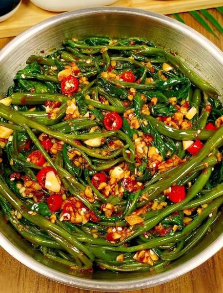 凉拌空心菜怎么做_空心菜焯水几分钟才脆绿-第3张图片-山城妙识