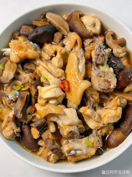 鲜香菇炖鸡怎么做_鲜香菇炖鸡用焯水吗-第1张图片-山城妙识