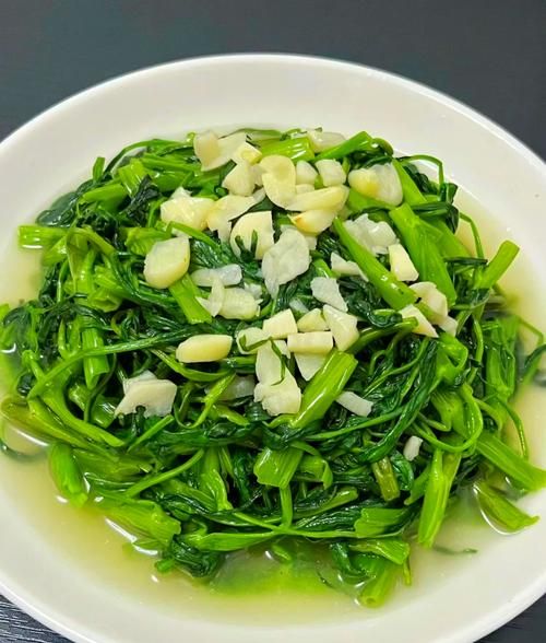 空心菜怎么炒不变黑_蒜泥空心菜的做法-第1张图片-山城妙识