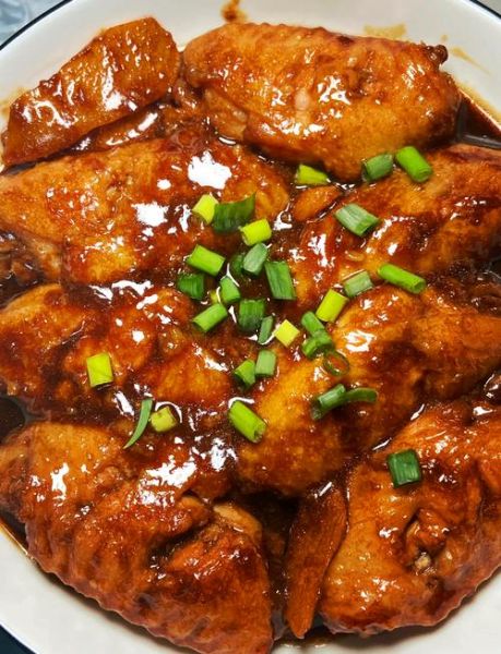 红烧鸡翅怎么做_红烧鸡翅需要哪些配料-第1张图片-山城妙识