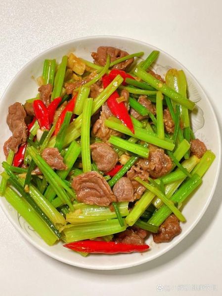 芹菜炒肉热量是多少_减肥能吃吗-第3张图片-山城妙识 芹菜炒肉热量是多少_减肥能吃吗-第3张图片-山城妙识
