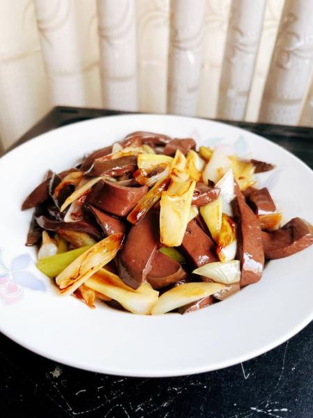 鸭血的最佳搭配是什么菜_鸭血和什么一起炒最好吃-第1张图片-山城妙识