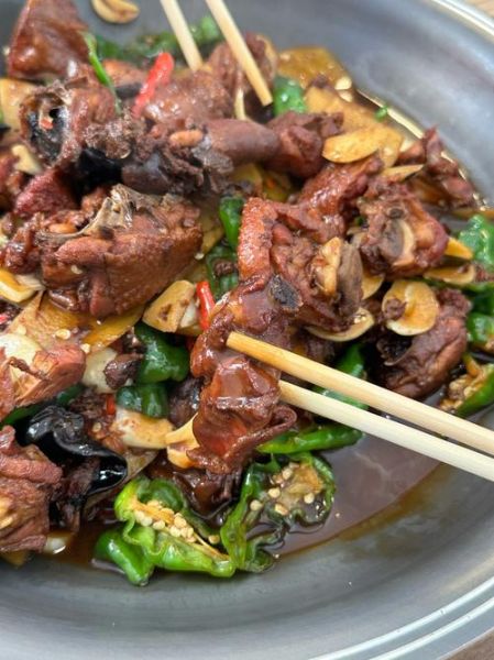 辣子鸡用什么鸡最好吃_三黄鸡还是土鸡-第1张图片-山城妙识 辣子鸡用什么鸡最好吃_三黄鸡还是土鸡-第1张图片-山城妙识