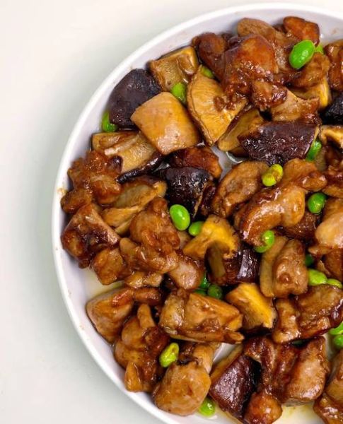 香菇炒鸡肉怎么炒才嫩_香菇炒鸡肉的家常做法-第2张图片-山城妙识