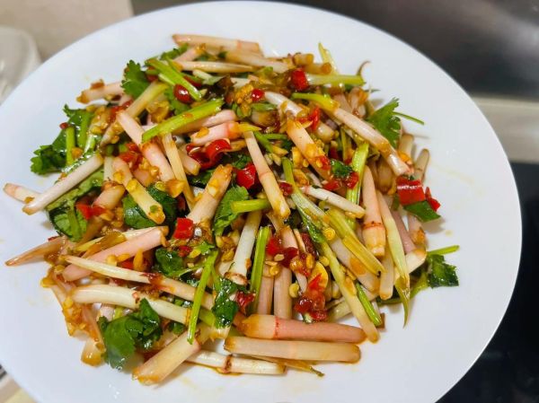 凉拌折耳根怎么做_折耳根凉拌要不要焯水-第2张图片-山城妙识 凉拌折耳根怎么做_折耳根凉拌要不要焯水-第2张图片-山城妙识