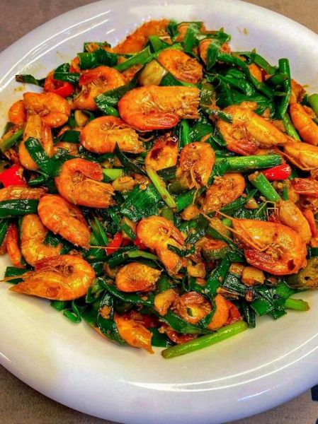 韭菜炒河虾怎么炒才脆嫩_韭菜炒河虾的家常做法窍门-第2张图片-山城妙识