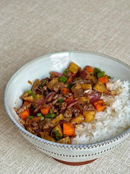 红烧牛肉盖饭怎么做_红烧牛肉盖饭热量高吗-第3张图片-山城妙识