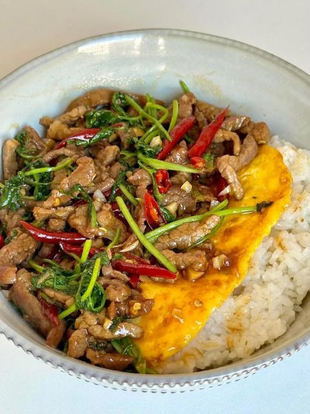 红烧牛肉盖饭怎么做_红烧牛肉盖饭热量高吗-第1张图片-山城妙识