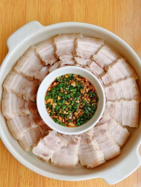 蒜泥白肉选什么肉好_猪后臀尖还是五花肉-第1张图片-山城妙识 蒜泥白肉选什么肉好_猪后臀尖还是五花肉-第1张图片-山城妙识