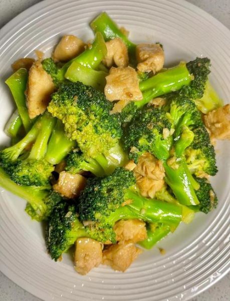 西兰花炒肉怎么做_西兰花炒肉需要焯水吗-第2张图片-山城妙识