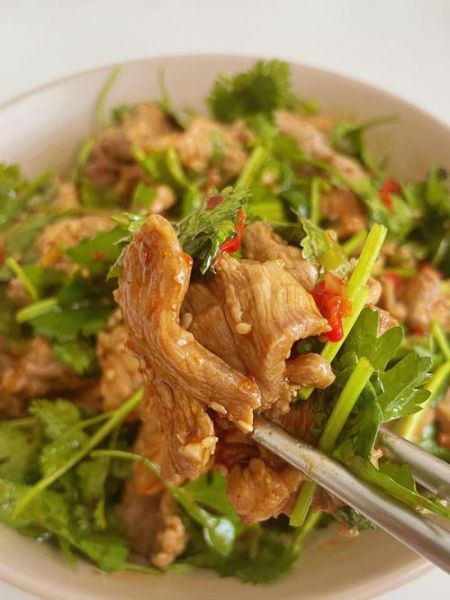 凉拌香菜牛肉怎么做_凉拌香菜牛肉热量高吗-第1张图片-山城妙识