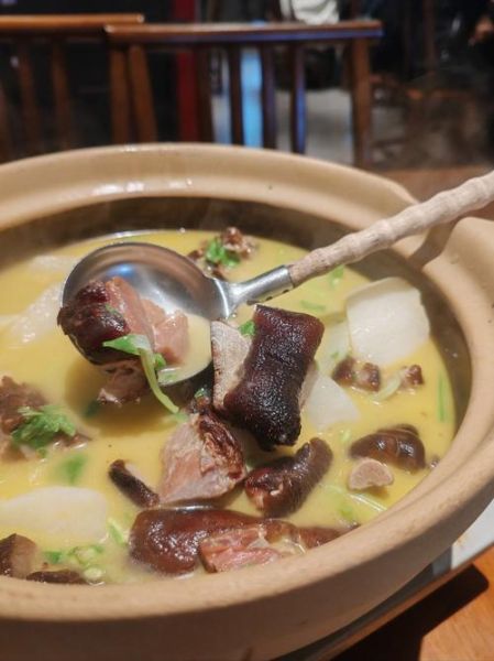 腊猪蹄怎么做好吃_腊猪蹄的家常做法大全-第1张图片-山城妙识