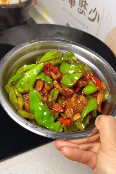 辣椒炒肉怎么炒好吃_辣椒炒肉先炒辣椒还是先炒肉-第2张图片-山城妙识 辣椒炒肉怎么炒好吃_辣椒炒肉先炒辣椒还是先炒肉-第2张图片-山城妙识