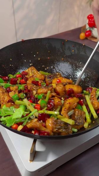 干锅鱼块最正宗的做法_干锅鱼块怎么做才香辣入味-第3张图片-山城妙识