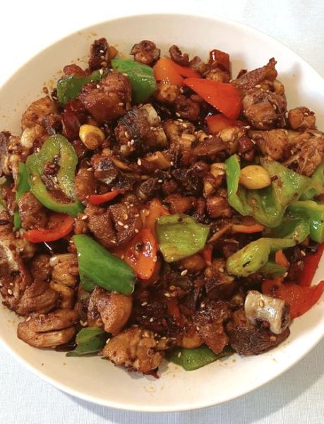 香辣干锅鸡怎么做_香辣干锅鸡家常做法-第1张图片-山城妙识