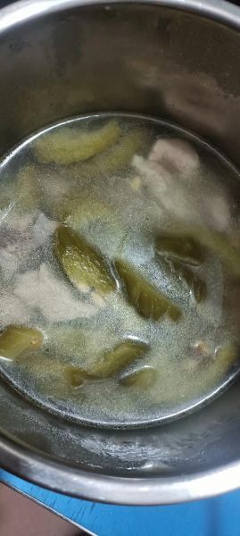 苦瓜骨头汤怎么做_苦瓜骨头汤的功效与禁忌-第3张图片-山城妙识