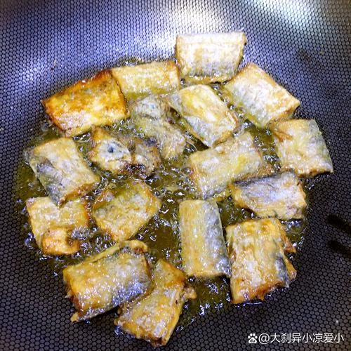 炸带鱼用面粉还是鸡蛋_哪个更酥脆-第1张图片-山城妙识