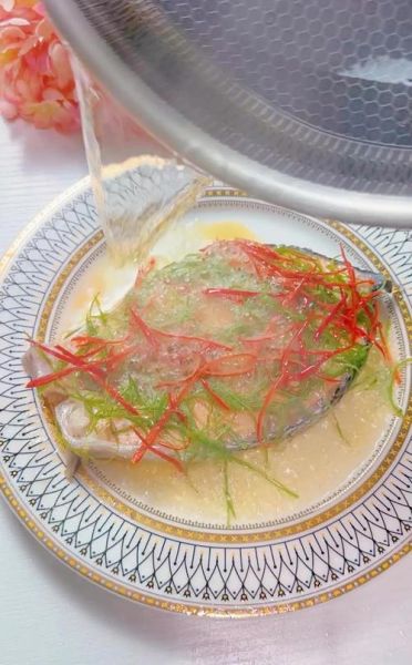 清蒸三文鱼怎么做_清蒸三文鱼家常做法大全-第3张图片-山城妙识