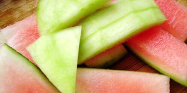 西瓜皮擦脸有什么好处_西瓜皮敷脸的正确方法-第3张图片-山城妙识