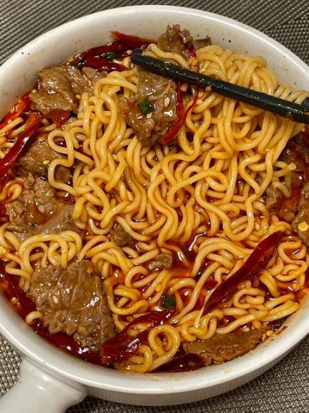 香辣牛肉面方便面哪个牌子好吃_怎么泡才够味-第1张图片-山城妙识