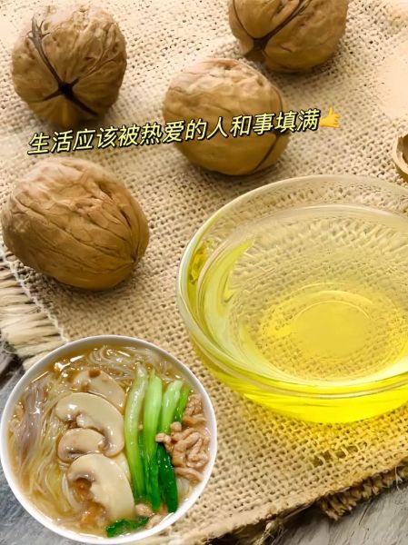 自榨核桃油多少钱一斤_核桃油价格受哪些因素影响-第1张图片-山城妙识