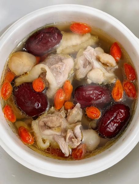 用什么材料炖鸡汤好喝又营养_炖鸡汤放什么食材最补-第2张图片-山城妙识