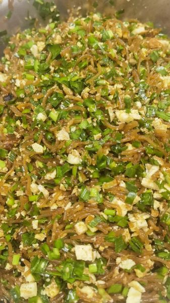 韭菜鸡蛋粉条饺子馅怎么做_韭菜鸡蛋粉条饺子馅怎么调好吃-第2张图片-山城妙识