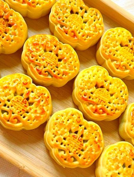 豆沙蛋黄月饼怎么做_豆沙蛋黄月饼热量高吗-第1张图片-山城妙识