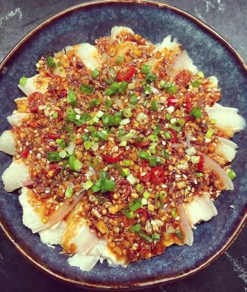 蒜泥白肉的蘸料怎么调_蒜泥白肉蘸料配方比例-第1张图片-山城妙识