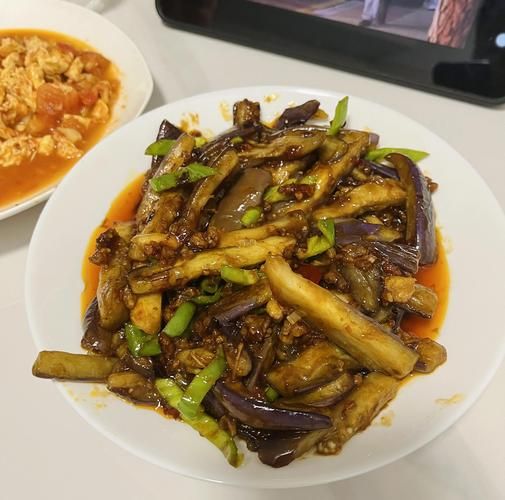 咸鱼茄子最简单的做法_茄子怎么炒不吸油-第2张图片-山城妙识