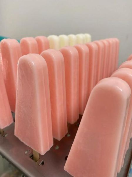 牛奶冰棍怎么做_牛奶冰棍不结冰渣的窍门-第3张图片-山城妙识