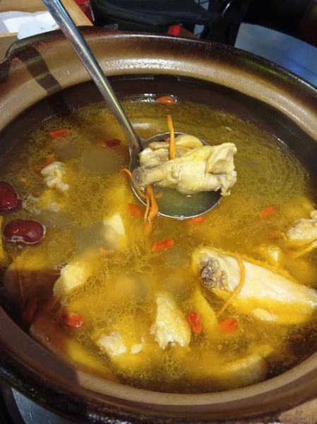 砂锅鸡煲怎么做才入味_砂锅鸡煲需要焯水吗-第1张图片-山城妙识