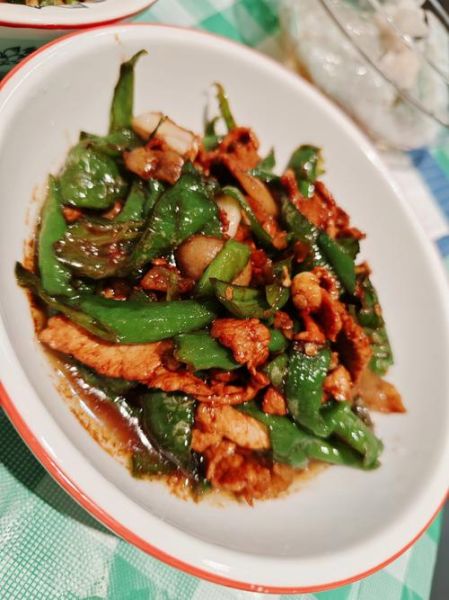 尖椒农家小炒肉怎么做_正宗小炒肉用哪块肉-第2张图片-山城妙识 尖椒农家小炒肉怎么做_正宗小炒肉用哪块肉-第2张图片-山城妙识