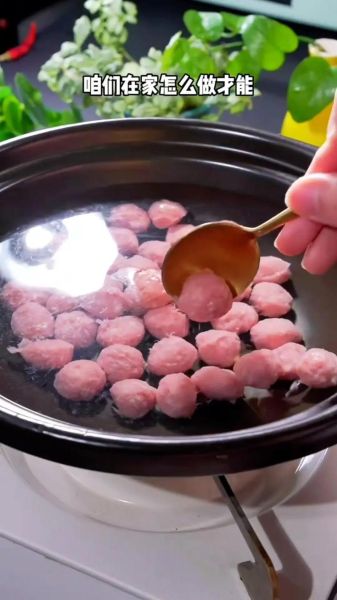 小白菜汆丸子的肉馅怎么做_汆丸子肉馅怎么调才嫩-第3张图片-山城妙识