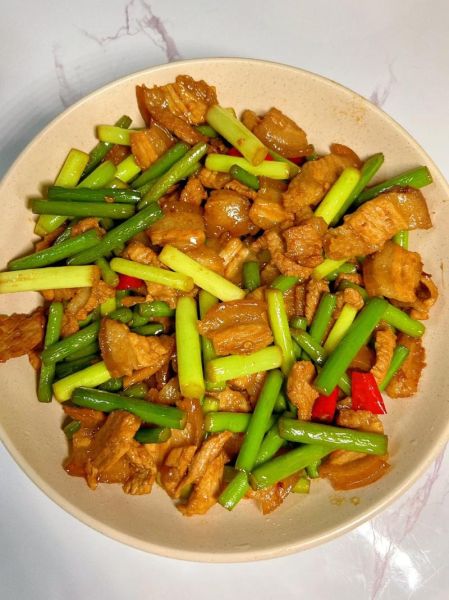 蒜苔怎么炒好吃_蒜苔炒肉的做法-第1张图片-山城妙识