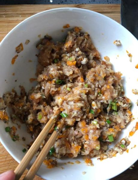 香菇馅儿饺子怎么做_香菇饺子馅儿怎么调好吃-第3张图片-山城妙识